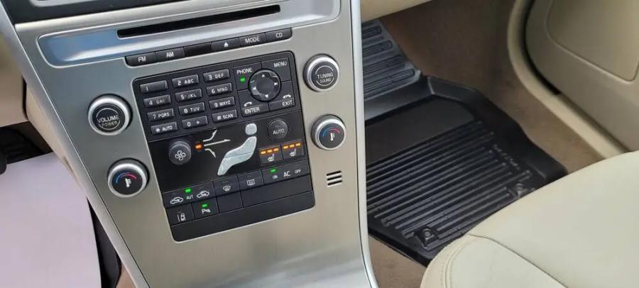 Melns Volvo XC60 2010 Rīga, ar dzinēja tilpumu 2.40 L un nobraukumu 241 tūkst. km par 10500 €, foto 25 vietnē AUTOMOTO.COM.LV