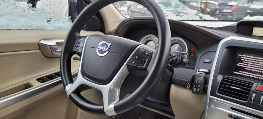 Melns Volvo XC60 2010 Rīga, ar dzinēja tilpumu 2.40 L un nobraukumu 241 tūkst. km par 10500 €, foto 26 vietnē AUTOMOTO.COM.LV