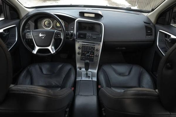 Melns Volvo XC60 2010 Jelgava, ar dzinēja tilpumu 2.40 L un nobraukumu 315 tūkst. km par 7900 €, foto 7 vietnē AUTOMOTO.COM.LV