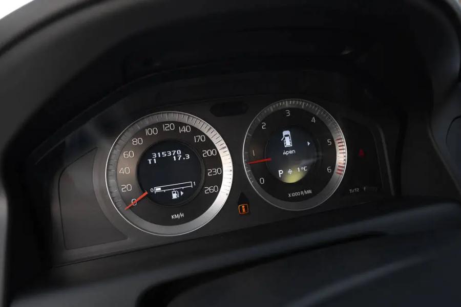 Черный Вольво ХС60 2010 в Елгава, объемом двигателя 2.40 л и пробегом 315 тыс. км за 7900 €, фото 15 на AUTOMOTO.COM.LV