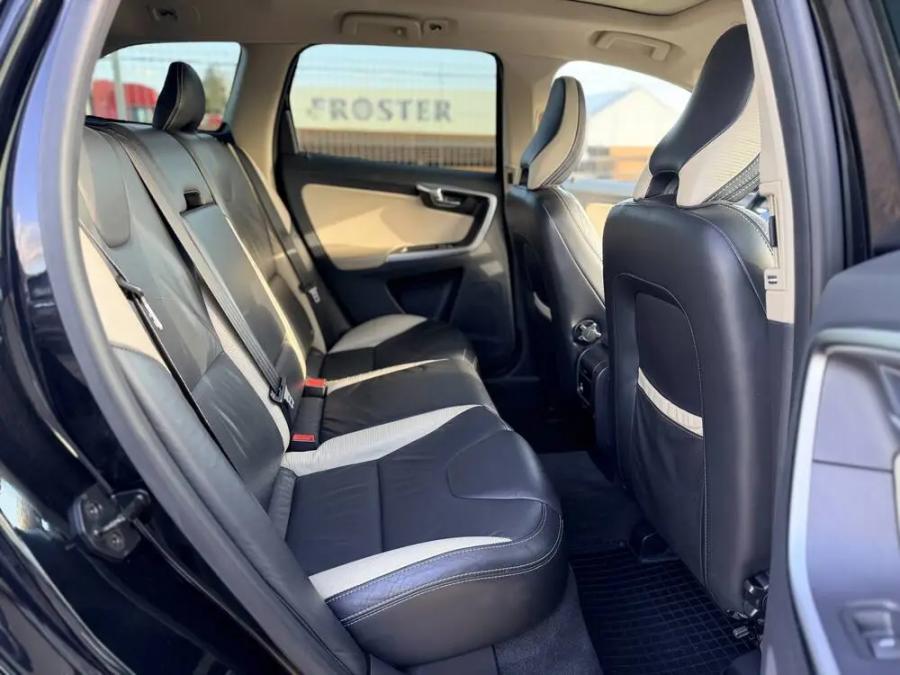 Black Volvo XC60 2010 in Riga, with an engine capacity of 2.40 L and mileage of 243 thousand km for 9995 €, photo 17 on AUTOMOTO.COM.LV
