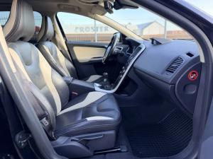Black Volvo XC60 2010 in Riga, with an engine capacity of 2.40 L and mileage of 243 thousand km for 9995 €, photo 18 on AUTOMOTO.COM.LV