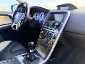 Black Volvo XC60 2010 in Riga, with an engine capacity of 2.40 L and mileage of 243 thousand km for 9995 €, photo 20 on AUTOMOTO.COM.LV