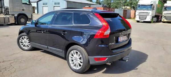 Melns Volvo XC60 2010 Rīga, ar dzinēja tilpumu 2.40 L un nobraukumu 310 tūkst. km par 9900 €, foto 6 vietnē AUTOMOTO.COM.LV