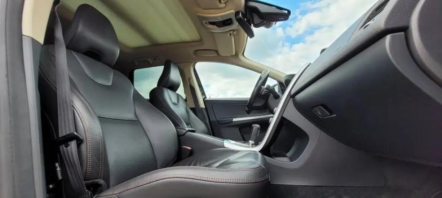 Melns Volvo XC60 2010 Rīga, ar dzinēja tilpumu 2.40 L un nobraukumu 310 tūkst. km par 9900 €, foto 16 vietnē AUTOMOTO.COM.LV