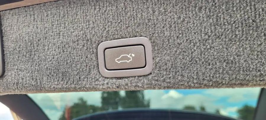 Melns Volvo XC60 2010 Rīga, ar dzinēja tilpumu 2.40 L un nobraukumu 310 tūkst. km par 9900 €, foto 20 vietnē AUTOMOTO.COM.LV