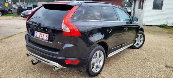 Black Volvo XC60 2010 in Riga, with an engine capacity of 2.40 L and mileage of 233 thousand km for 10500 €, photo 6 on AUTOMOTO.COM.LV
