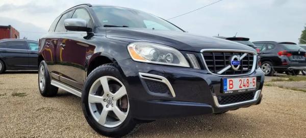 Black Volvo XC60 2010 in Riga, with an engine capacity of 2.40 L and mileage of 233 thousand km for 10500 €, photo 9 on AUTOMOTO.COM.LV