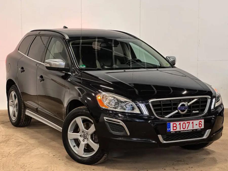 Black Volvo XC60 2010 in Jurmala, with an engine capacity of 2.40 L and mileage of 331 thousand km for 9850 €, photo 3 on AUTOMOTO.COM.LV