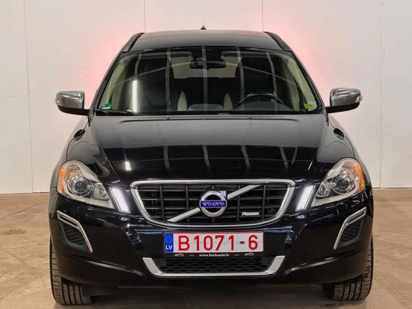 Melns Volvo XC60 2010 Jūrmala, ar dzinēja tilpumu 2.40 L un nobraukumu 331 tūkst. km par 9850 €, foto 3 vietnē AUTOMOTO.COM.LV