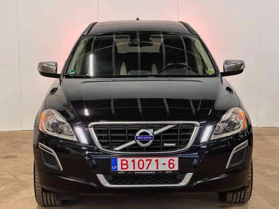 Black Volvo XC60 2010 in Jurmala, with an engine capacity of 2.40 L and mileage of 331 thousand km for 9850 €, photo 4 on AUTOMOTO.COM.LV