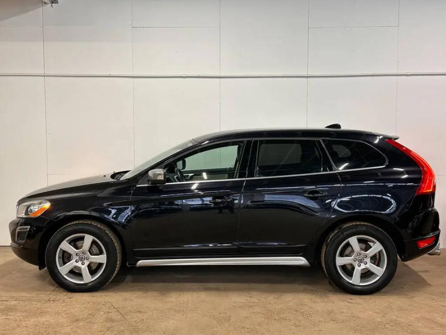 Black Volvo XC60 2010 in Jurmala, with an engine capacity of 2.40 L and mileage of 331 thousand km for 9850 €, photo 5 on AUTOMOTO.COM.LV