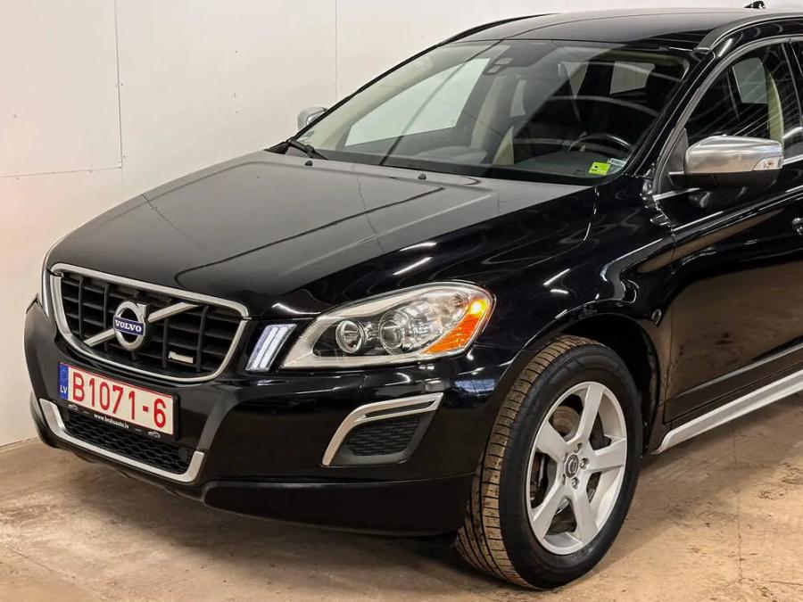 Black Volvo XC60 2010 in Jurmala, with an engine capacity of 2.40 L and mileage of 331 thousand km for 9850 €, photo 6 on AUTOMOTO.COM.LV