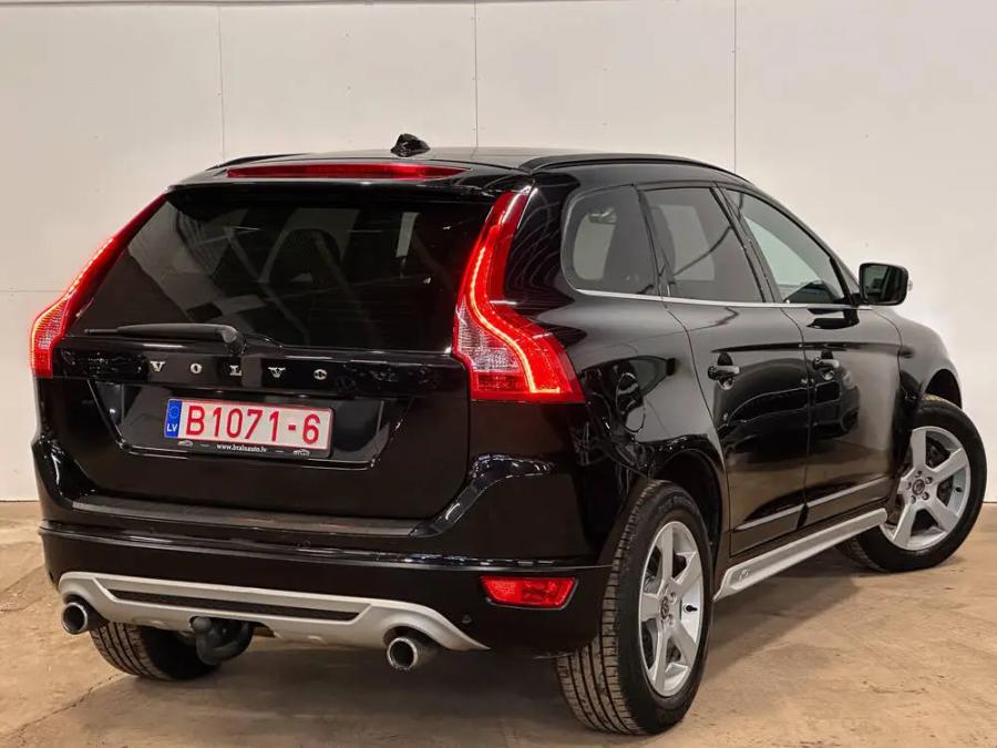 Black Volvo XC60 2010 in Jurmala, with an engine capacity of 2.40 L and mileage of 331 thousand km for 9850 €, photo 12 on AUTOMOTO.COM.LV