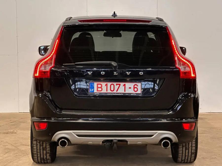 Black Volvo XC60 2010 in Jurmala, with an engine capacity of 2.40 L and mileage of 331 thousand km for 9850 €, photo 13 on AUTOMOTO.COM.LV