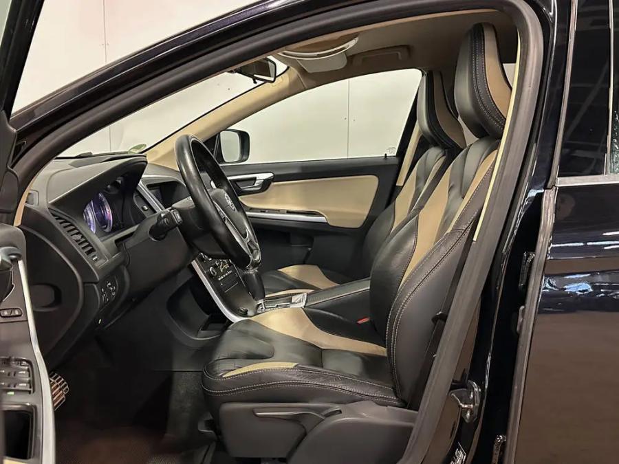 Black Volvo XC60 2010 in Jurmala, with an engine capacity of 2.40 L and mileage of 331 thousand km for 9850 €, photo 15 on AUTOMOTO.COM.LV