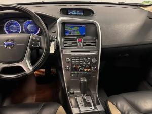 Black Volvo XC60 2010 in Jurmala, with an engine capacity of 2.40 L and mileage of 331 thousand km for 9850 €, photo 24 on AUTOMOTO.COM.LV