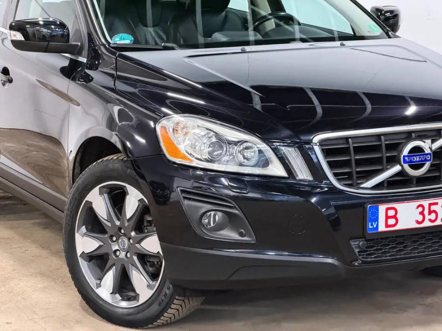 Black Volvo XC60 2010 in Jurmala, with an engine capacity of 2.40 L and mileage of 287 thousand km for 9450 €, photo 5 on AUTOMOTO.COM.LV