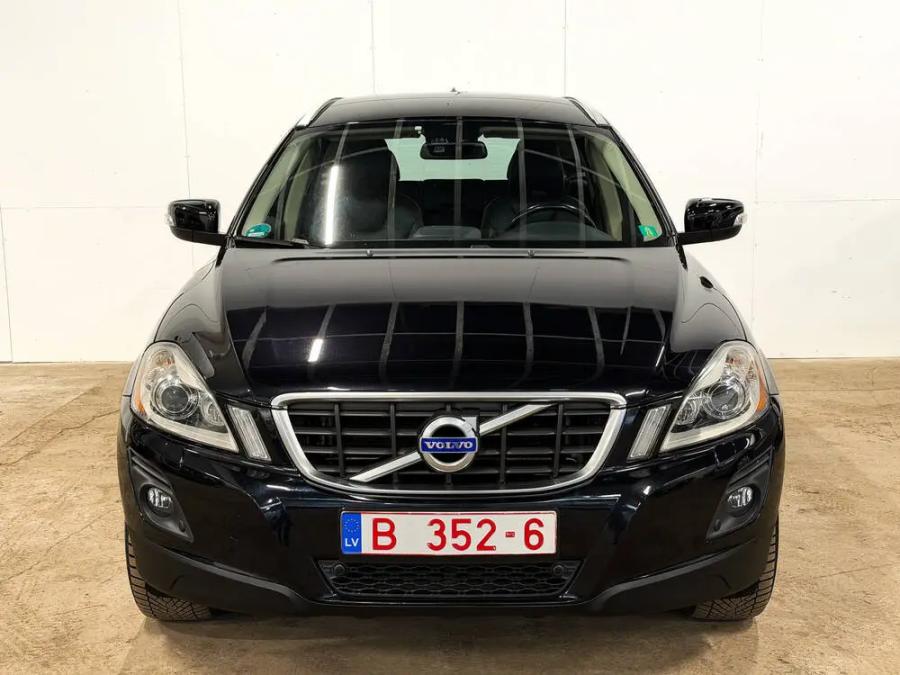 Black Volvo XC60 2010 in Jurmala, with an engine capacity of 2.40 L and mileage of 287 thousand km for 9450 €, photo 6 on AUTOMOTO.COM.LV