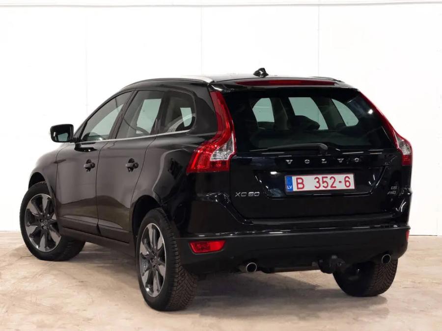 Black Volvo XC60 2010 in Jurmala, with an engine capacity of 2.40 L and mileage of 287 thousand km for 9450 €, photo 7 on AUTOMOTO.COM.LV