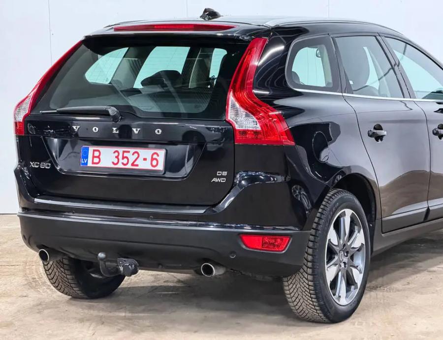 Black Volvo XC60 2010 in Jurmala, with an engine capacity of 2.40 L and mileage of 287 thousand km for 9450 €, photo 10 on AUTOMOTO.COM.LV