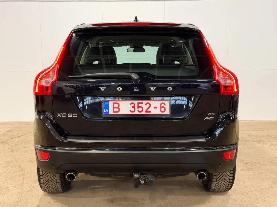 Black Volvo XC60 2010 in Jurmala, with an engine capacity of 2.40 L and mileage of 287 thousand km for 9450 €, photo 11 on AUTOMOTO.COM.LV