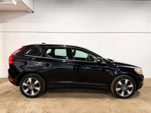 Black Volvo XC60 2010 in Jurmala, with an engine capacity of 2.40 L and mileage of 287 thousand km for 9450 €, photo 12 on AUTOMOTO.COM.LV