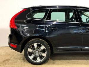 Black Volvo XC60 2010 in Jurmala, with an engine capacity of 2.40 L and mileage of 287 thousand km for 9450 €, photo 13 on AUTOMOTO.COM.LV