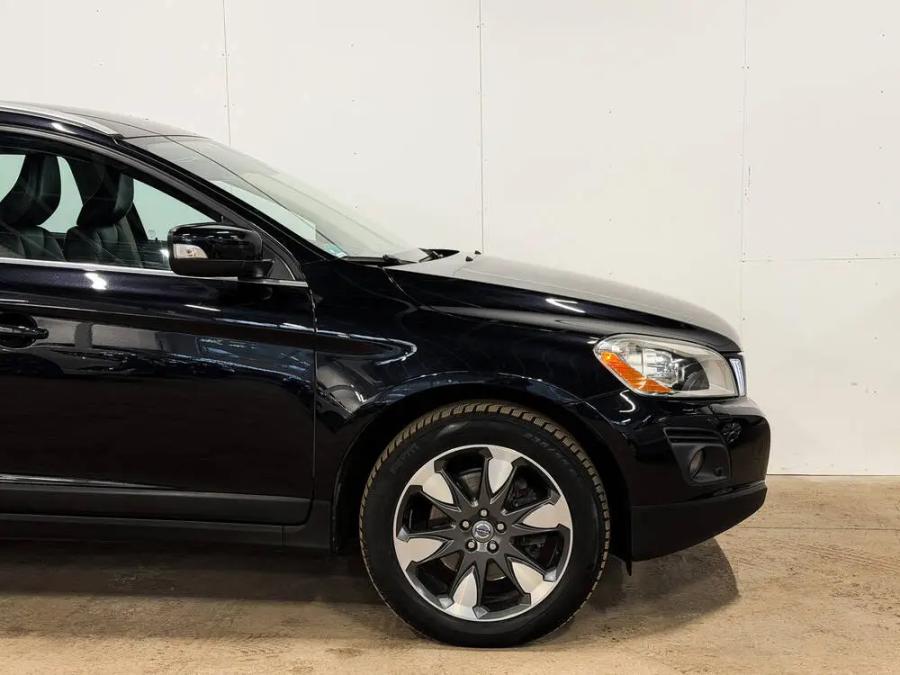 Black Volvo XC60 2010 in Jurmala, with an engine capacity of 2.40 L and mileage of 287 thousand km for 9450 €, photo 14 on AUTOMOTO.COM.LV