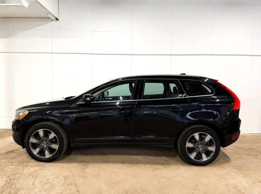 Black Volvo XC60 2010 in Jurmala, with an engine capacity of 2.40 L and mileage of 287 thousand km for 9450 €, photo 15 on AUTOMOTO.COM.LV