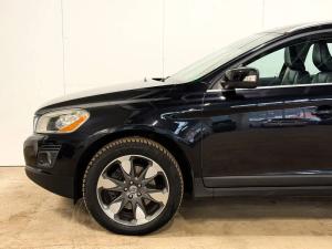 Black Volvo XC60 2010 in Jurmala, with an engine capacity of 2.40 L and mileage of 287 thousand km for 9450 €, photo 16 on AUTOMOTO.COM.LV