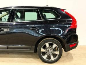 Black Volvo XC60 2010 in Jurmala, with an engine capacity of 2.40 L and mileage of 287 thousand km for 9450 €, photo 17 on AUTOMOTO.COM.LV