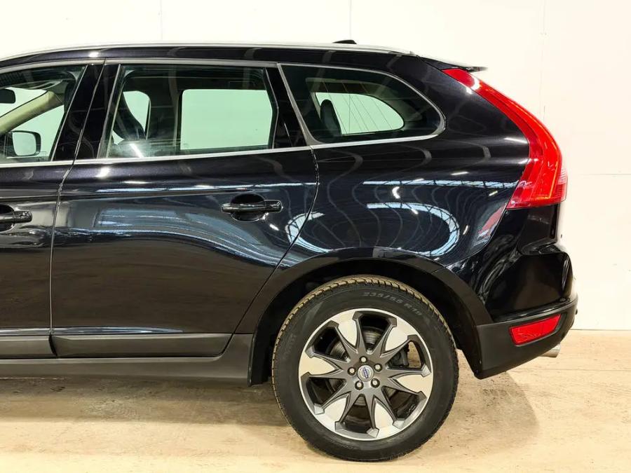 Black Volvo XC60 2010 in Jurmala, with an engine capacity of 2.40 L and mileage of 287 thousand km for 9450 €, photo 17 on AUTOMOTO.COM.LV