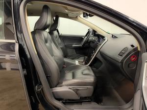 Black Volvo XC60 2010 in Jurmala, with an engine capacity of 2.40 L and mileage of 287 thousand km for 9450 €, photo 24 on AUTOMOTO.COM.LV