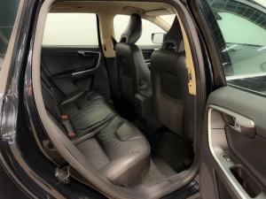 Black Volvo XC60 2010 in Jurmala, with an engine capacity of 2.40 L and mileage of 287 thousand km for 9450 €, photo 25 on AUTOMOTO.COM.LV