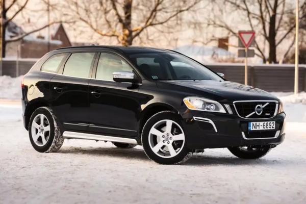 Melns Volvo XC60 2010 Jelgava, ar dzinēja tilpumu 2.40 L un nobraukumu 245 tūkst. km par 11700 €, foto 2 vietnē AUTOMOTO.COM.LV