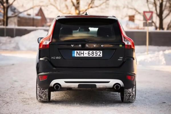 Melns Volvo XC60 2010 Jelgava, ar dzinēja tilpumu 2.40 L un nobraukumu 245 tūkst. km par 11700 €, foto 6 vietnē AUTOMOTO.COM.LV
