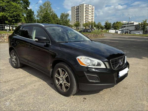 Black Volvo XC60 2010 in Elektrenai, with an engine capacity of 2.40 L and mileage of 298 thousand km for 7800 €, photo 2 on AUTOMOTO.COM.LV