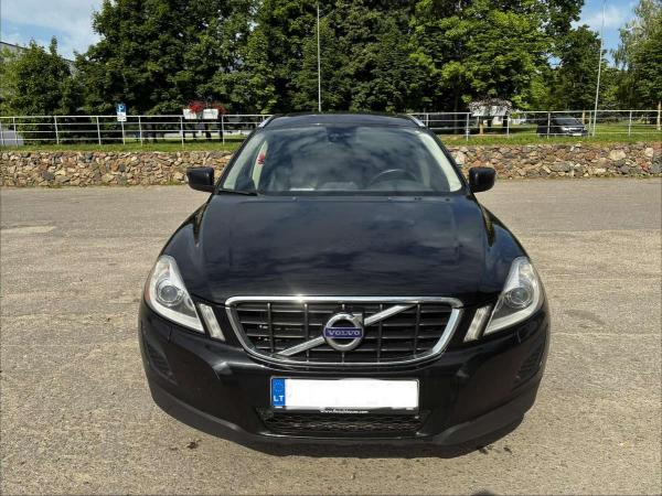 Black Volvo XC60 2010 in Elektrenai, with an engine capacity of 2.40 L and mileage of 298 thousand km for 7800 €, photo 3 on AUTOMOTO.COM.LV