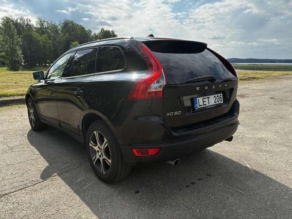 Black Volvo XC60 2010 in Elektrenai, with an engine capacity of 2.40 L and mileage of 298 thousand km for 7800 €, photo 7 on AUTOMOTO.COM.LV