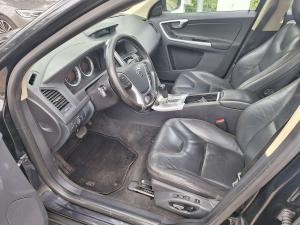 Black Volvo XC60 2010 in Marijampole, with an engine capacity of 1.98 L and mileage of 298 thousand km for 7300 €, photo 20 on AUTOMOTO.COM.LV