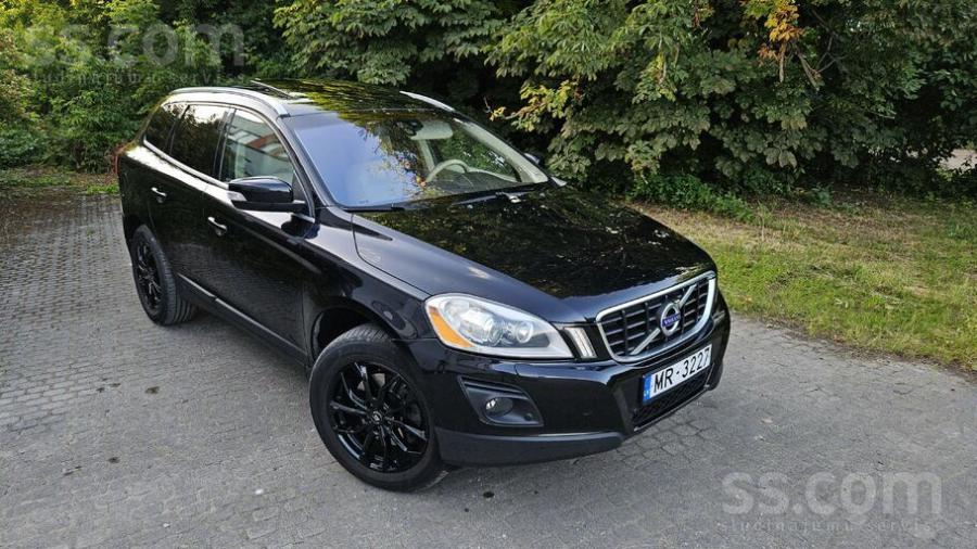 Melns Volvo XC60 2010 Rīga, ar dzinēja tilpumu 2.40 L un nobraukumu 300 tūkst. km par 7300 €, foto 3 vietnē AUTOMOTO.COM.LV