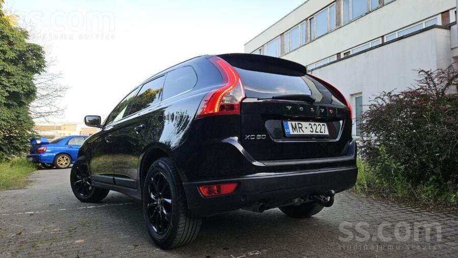 Melns Volvo XC60 2010 Rīga, ar dzinēja tilpumu 2.40 L un nobraukumu 300 tūkst. km par 7300 €, foto 4 vietnē AUTOMOTO.COM.LV