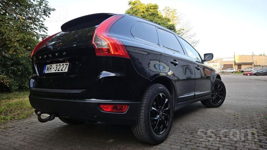 Melns Volvo XC60 2010 Rīga, ar dzinēja tilpumu 2.40 L un nobraukumu 300 tūkst. km par 7300 €, foto 5 vietnē AUTOMOTO.COM.LV