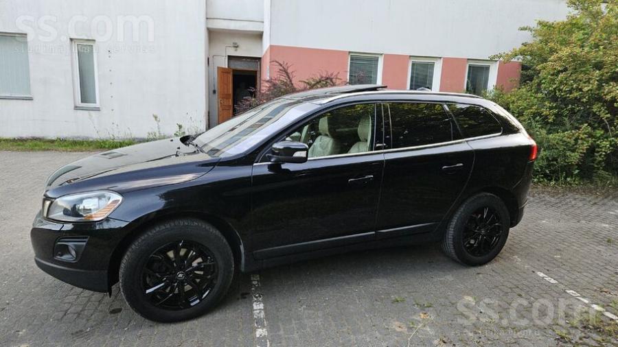 Melns Volvo XC60 2010 Rīga, ar dzinēja tilpumu 2.40 L un nobraukumu 300 tūkst. km par 7300 €, foto 6 vietnē AUTOMOTO.COM.LV