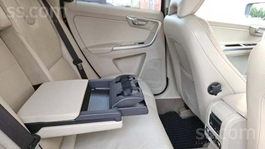 Melns Volvo XC60 2010 Rīga, ar dzinēja tilpumu 2.40 L un nobraukumu 300 tūkst. km par 7300 €, foto 11 vietnē AUTOMOTO.COM.LV