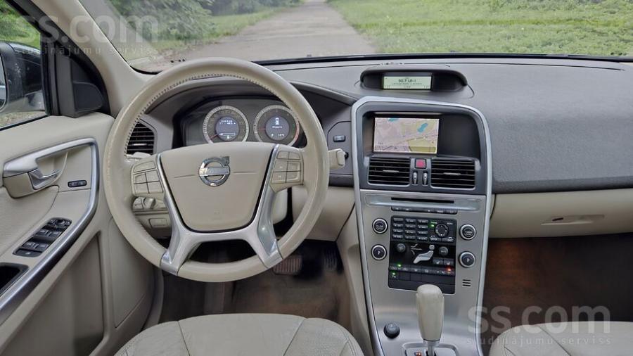 Melns Volvo XC60 2010 Rīga, ar dzinēja tilpumu 2.40 L un nobraukumu 300 tūkst. km par 7300 €, foto 17 vietnē AUTOMOTO.COM.LV