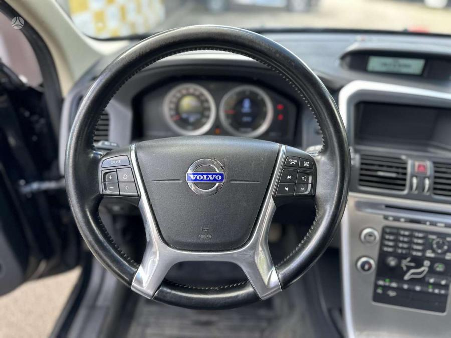 Melns Volvo XC60 2010 Šauļi, ar dzinēja tilpumu 2.40 L un nobraukumu 349 tūkst. km par 5650 €, foto 20 vietnē AUTOMOTO.COM.LV