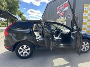 Melns Volvo XC60 2010 Šauļi, ar dzinēja tilpumu 2.40 L un nobraukumu 349 tūkst. km par 5650 €, foto 23 vietnē AUTOMOTO.COM.LV