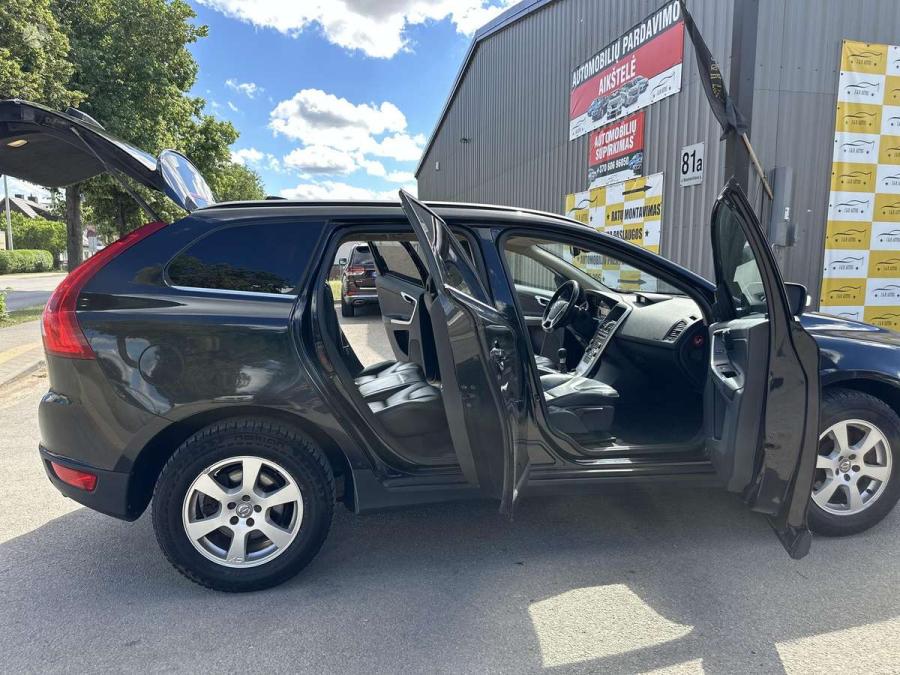 Melns Volvo XC60 2010 Šauļi, ar dzinēja tilpumu 2.40 L un nobraukumu 349 tūkst. km par 5650 €, foto 23 vietnē AUTOMOTO.COM.LV